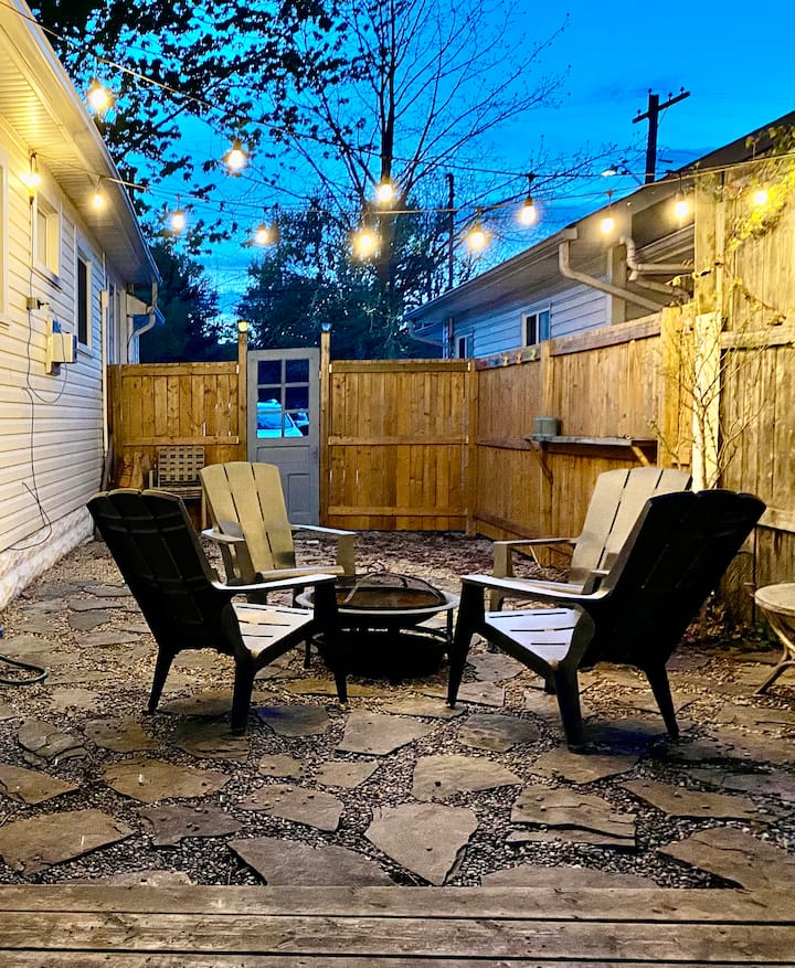 5 Min Walk To Beach - W/loft + Backyard Retreat - Crystal Beach