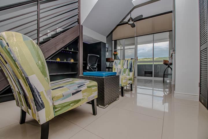 Penthouse 1 King Bed 2 Bath Bromptons New Kingston - Kingston