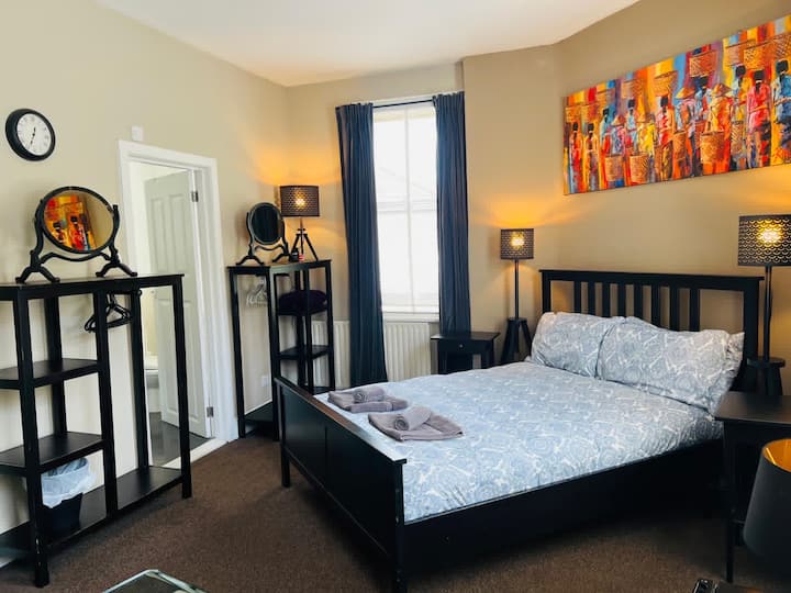 King Ensuite Above A Classic London Pub | Waterloo - London