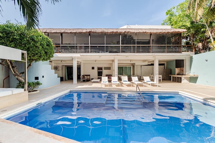 Stunning Luxury 5br Villa With Waterfront Views - Cancún