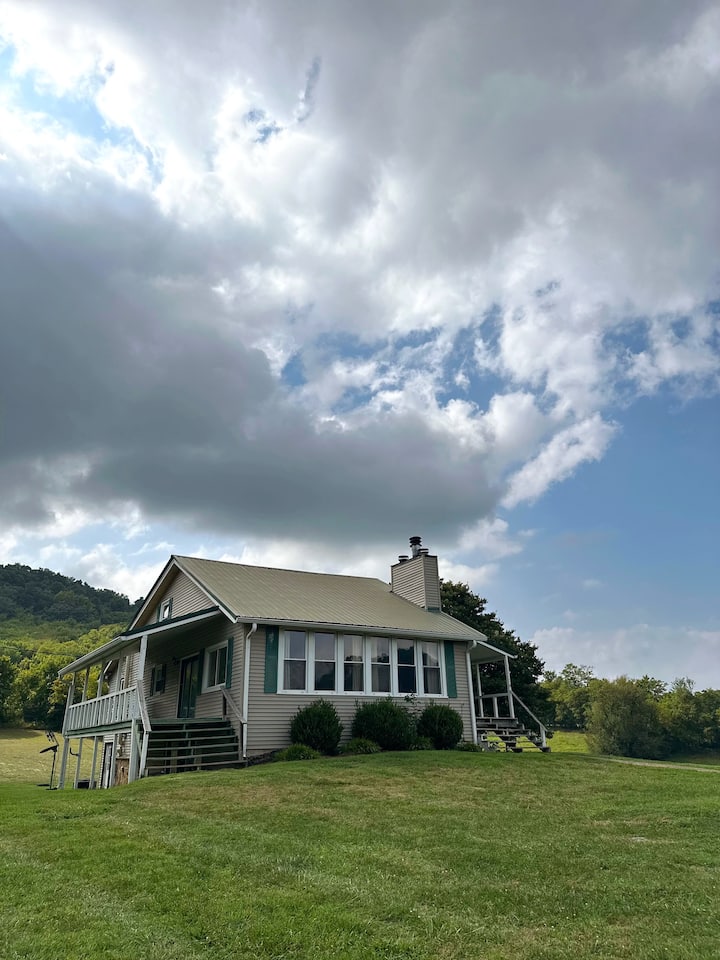 Guest House At Battle Mountain Farm - Chapel Hill, TN