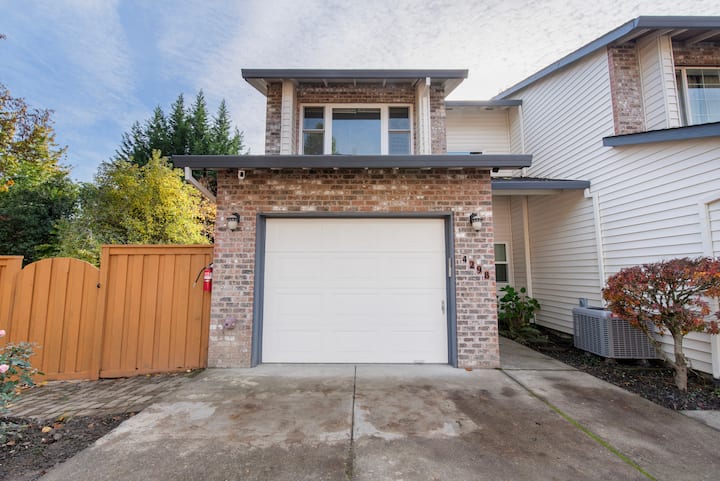 Renovated 3br · Plenty Parking · 1-night Ok - Hillsboro, OR