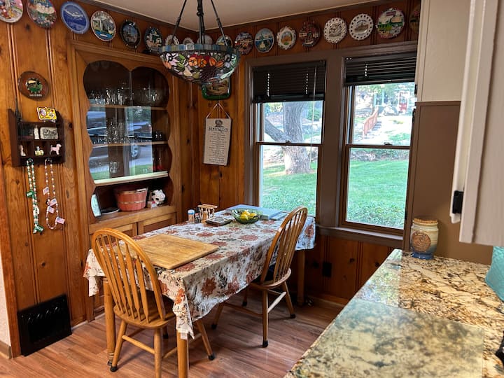 Close To Downtown &Ku Med Electric Bed & Breakfast - Kansas City, MO