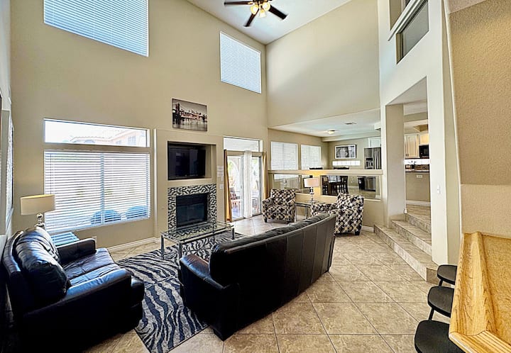 Private Pool | Spa | Game Room | Putting Green - Las Vegas, NV