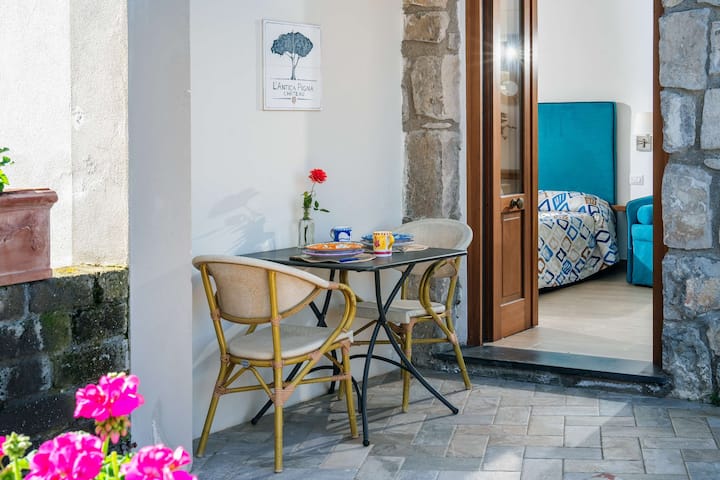 L’ Antica Pigna Chateau - Light Blue - Positano