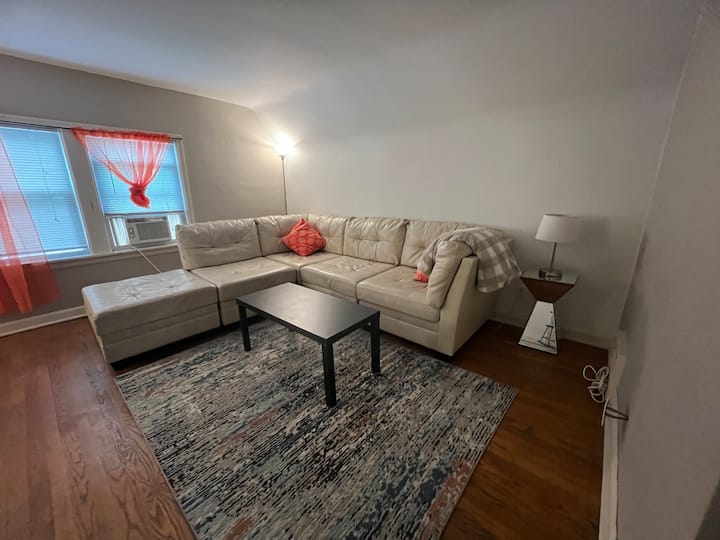 Spacious 1br Upper Duplex Close To The City - Milwaukee, WI