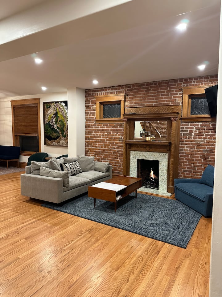 A Peaceful Denver Square In The Center Of It All - Denver, CO