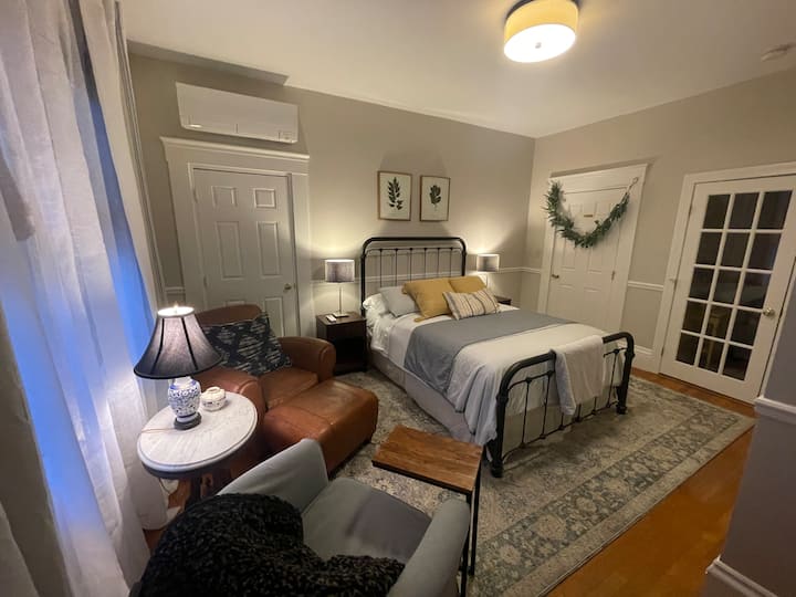Enchanting Apartment In Boston Area Historic Home - Wakefield, MA