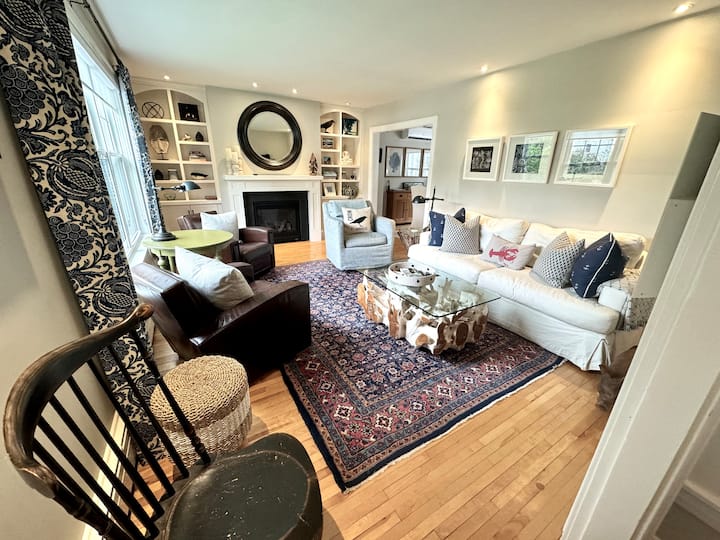 Hollyhock House 2 Bedroom + 2 City Bikes - Prince Edward Island