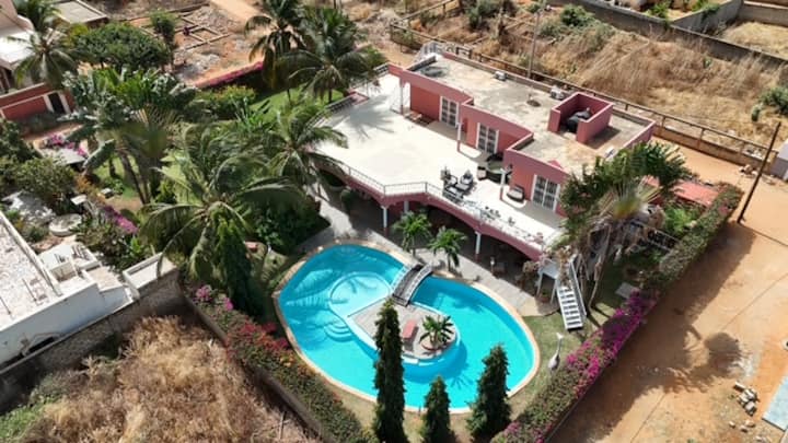 Villa 6 Chambres Avec Piscine Jardin Proche Saly - Senegal