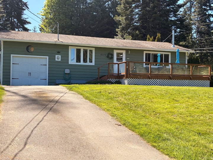 L'il Bit Special - Bungalow By The Sea - Hornby Island