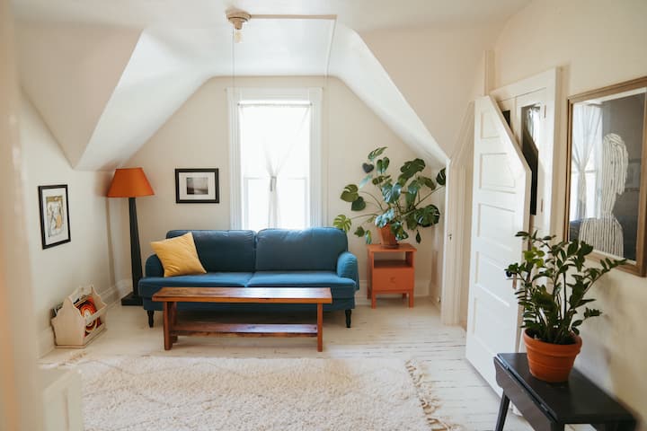 Bright + Cozy Guesthouse W/ Classic Portland Charm - Portland, OR