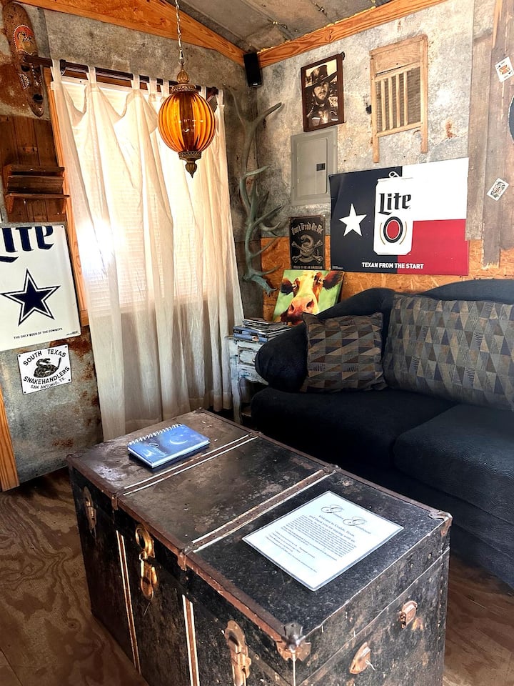 Gonzalez Guesthouse: Full Kitchen - Uvalde, TX