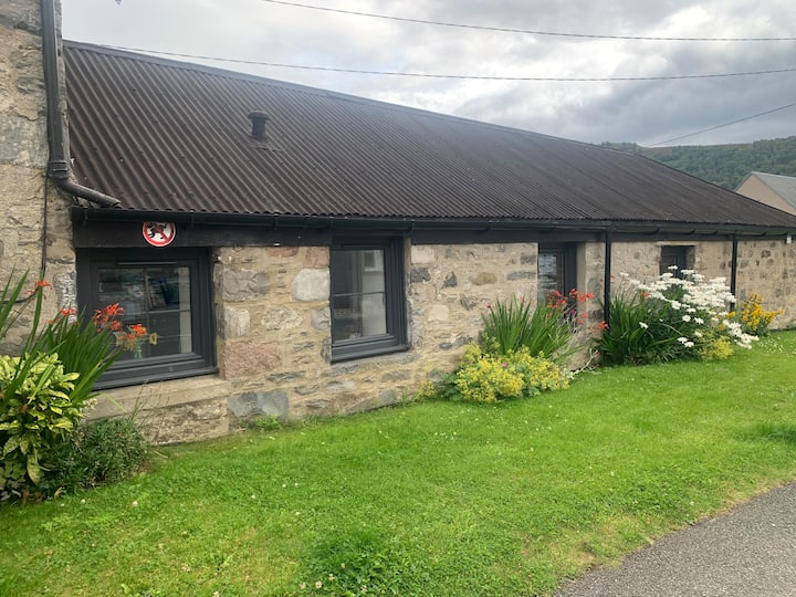 Quaint, Traditional Highland Cottage - Blair Atholl