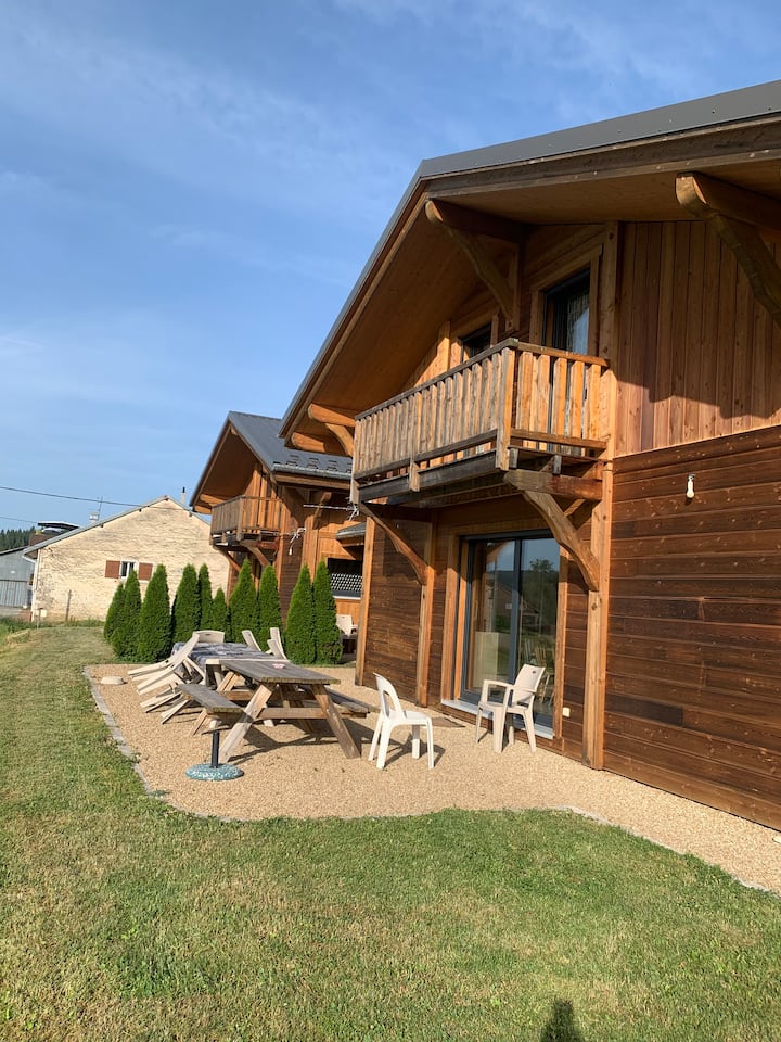 Grand Chalet Donnant Sur Prés Et Forêt - Jura