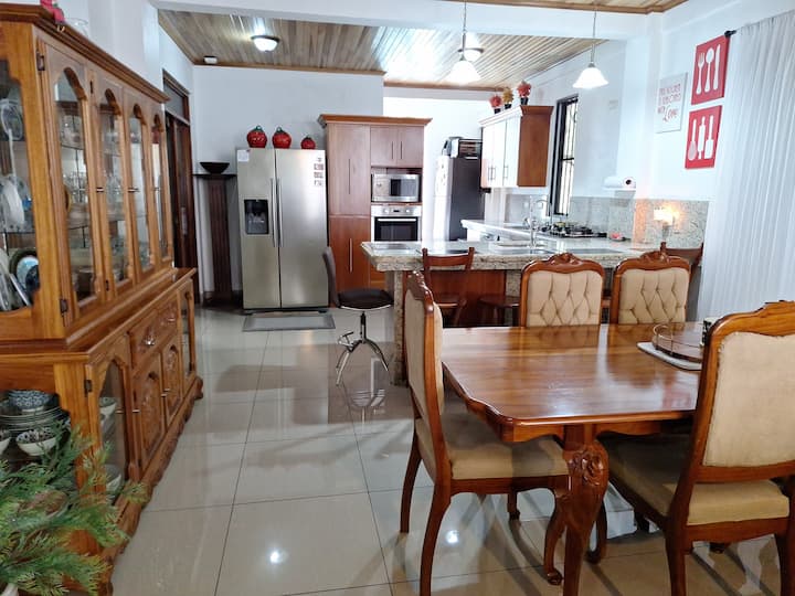 Casa Burio -Fully Equipped A/c - Wifi Tv - La Fortuna