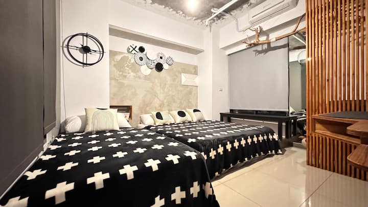 I Paly
左營高鐵&世運主場館&半屏山景 - 楠梓區