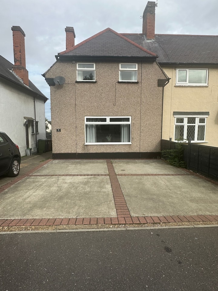 Mauds House-3 Bedrooms, 2 Bathrooms & Double Drive - Cleethorpes