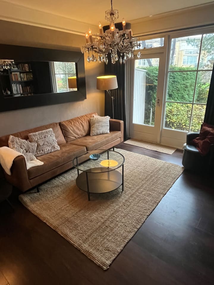 Prive Deel Van Appartement Op Toplocatie In Bussum - Naarden