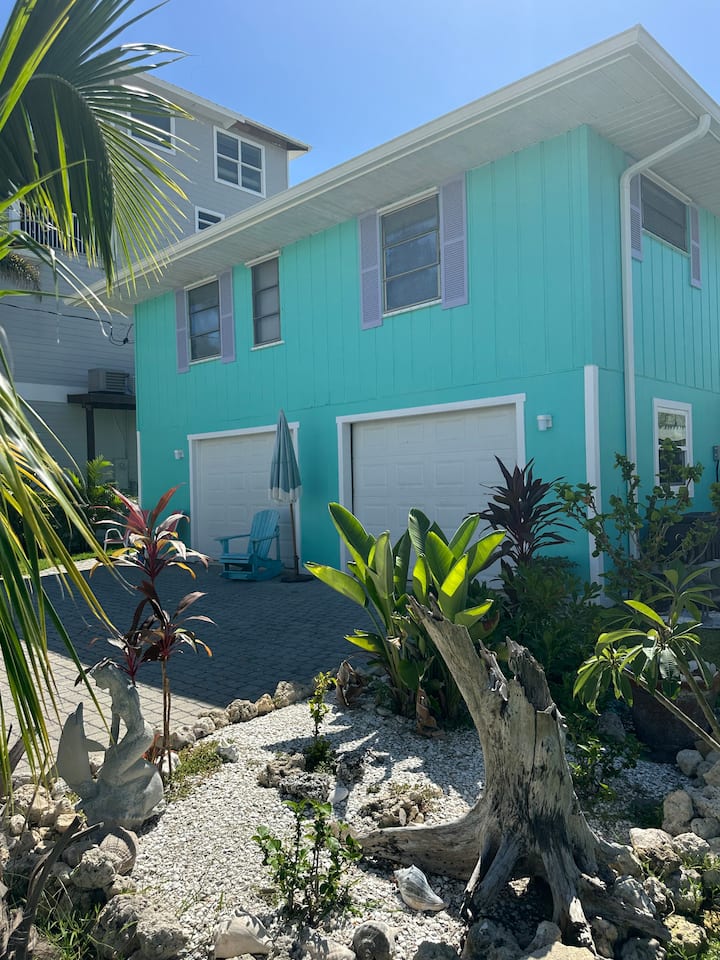 The Beach Baby - Across Street From Beach! - Bonita Springs, FL