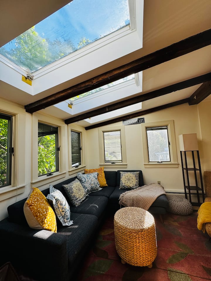The Sanctuary: 3 Bedrooms, Easy Walking, +Parking! - Burlington, VT