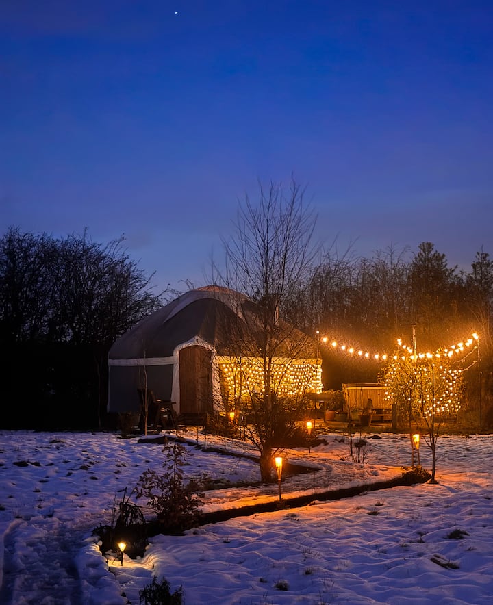 Milne’s Corner Yurt At Peake’s Retreats - Derbyshire