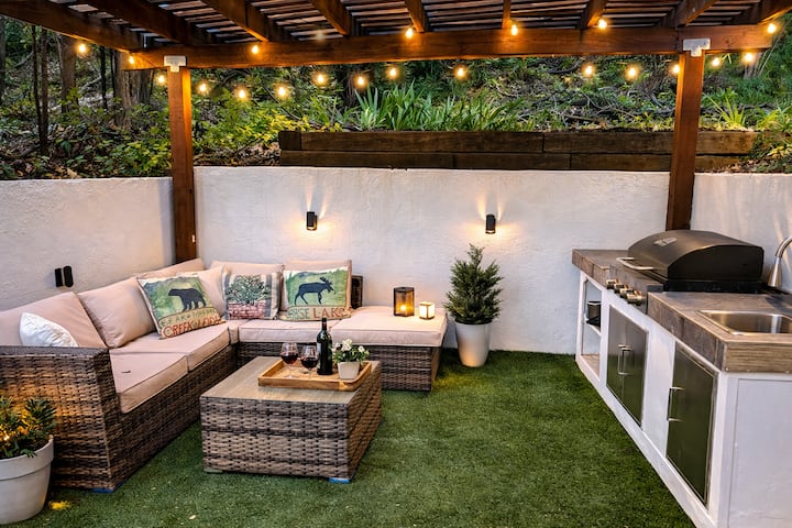 Zana's Mountain Retreat (Outdoor Lounge & View) - Dunsmuir, CA