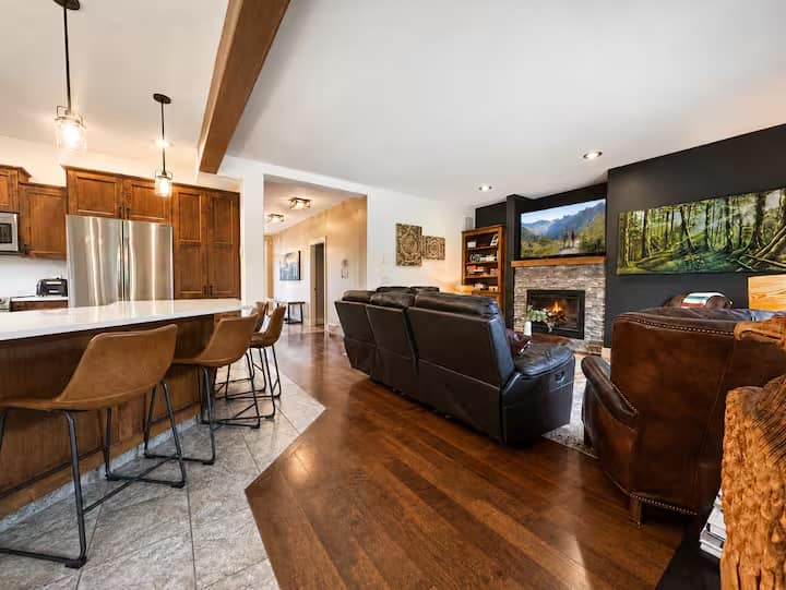 Top 1% - Massage Chairs, Barrel Sauna & Hottub - Revelstoke