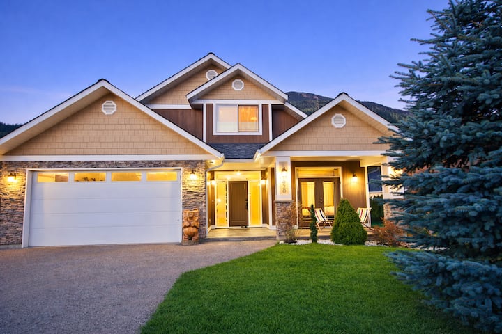 Top 1% - Massage Chairs, Barrel Sauna & Hottub - Revelstoke