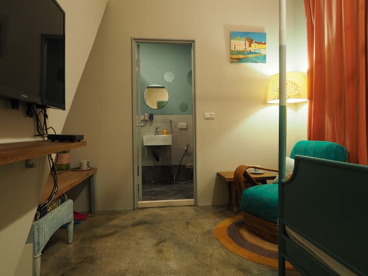 Romantic Room國華街高鐵接駁車走路3分鐘雙人房乾濕分離衛浴舒眠床墊 - Tainan City