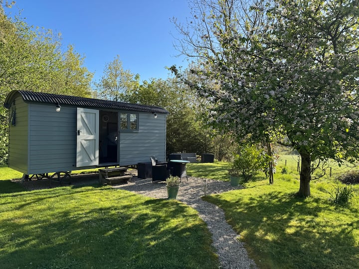 Romantic, Greatwood Shepherd's Hut On The 1066 Way - Battle