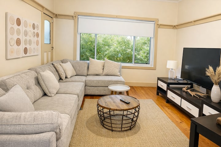 D103 Lemon Tree House 3bedrooms Sleeps 14 - Melbourne