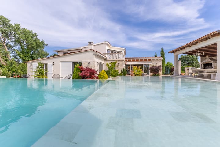 Villa Diva,the Biggest Private Pool 150 M2,stylish - Istrië