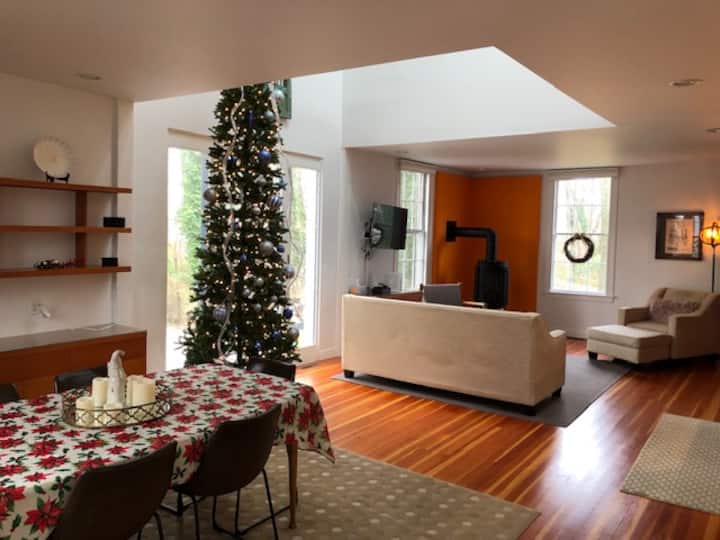 Style & History In Restored Cape Carriage House - Sandwich, MA