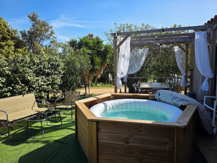 Corse Du Sud, Calme, Entre Mer Et Montagne - Korsika