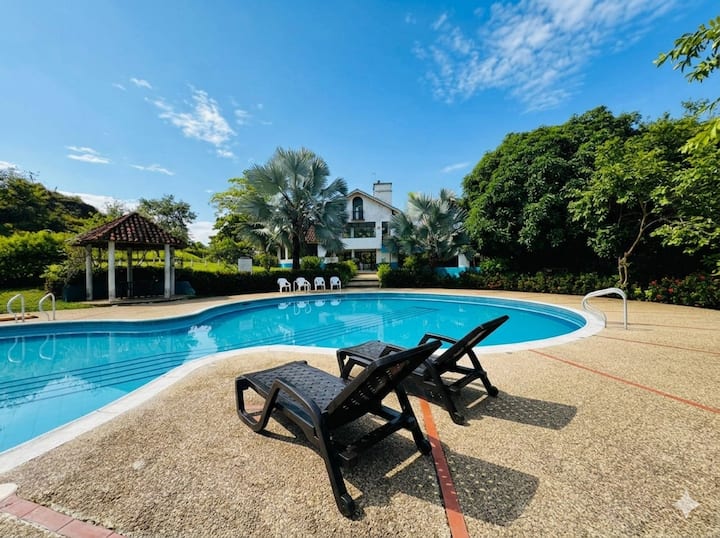 Villa Alejandra La Guitarra Valor Para 20 Personas - Carmen de Apicalá