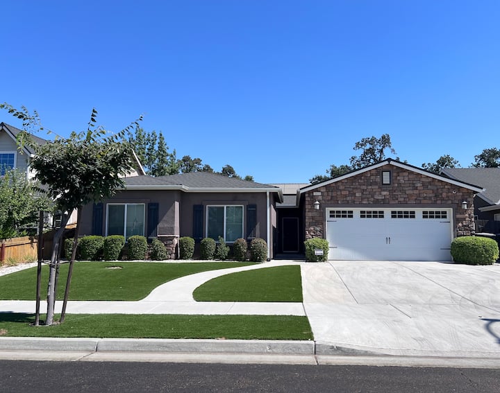 The Phan Luxury 3bedroom 2bathroom Home! - Visalia, CA