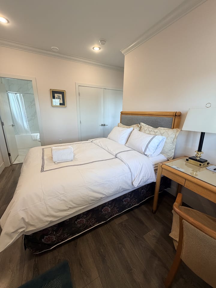 Clean & Central Location |1-bedroom Suite - Burnaby