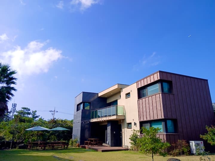 Jeju Hyupjae Beach, Private Pension 'Wunderhaus' - Jeju