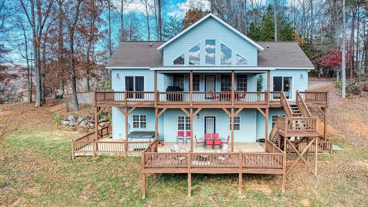 Mossy Oaks Lodge-fireplace-pool Table - Hiawassee, GA