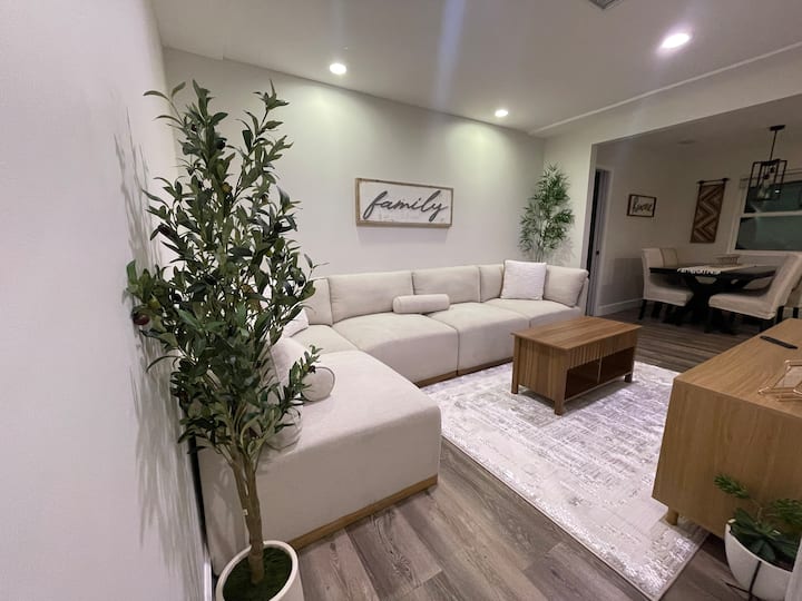 3 Bedroom W  Garage , Lg Yard, 3 Mins To Disney - Anaheim