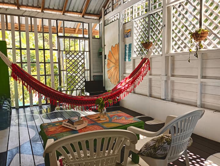 Casita Con Arte, Starlink Wi-fi, Garden View - 온두라스