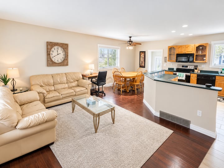 ⭐️Stylish⭐️roomy⭐️close To Amenities⭐️fully Private ⭐️ - Alberta