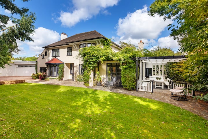 1930's Classical Residence Next To The City - 