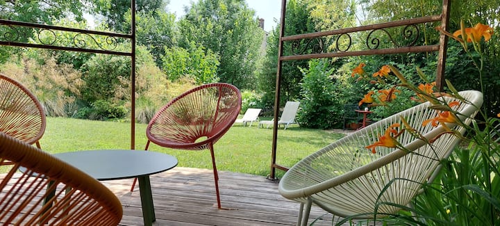 Jardin, Ruisseau Et Calme. La Campagne à La Ville. - Mâcon