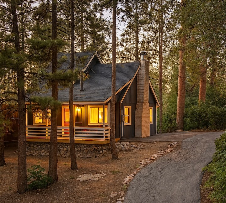 Artistic Mid-century Cabin W/ Hot Tub & Fire Pit - Big Bear Lake, CA
