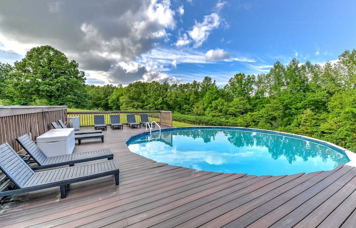 5 Br Luxury Cabin | Pool, Hot Tub & Game Room - Fairview, TN
