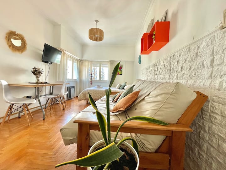 El Encantador. Luminoso Ambiente En Plaza Mitre - Mar del Plata