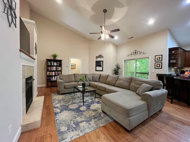 Craftsman Home W/ Game Room, Near Avl Airport - Asheville, NC