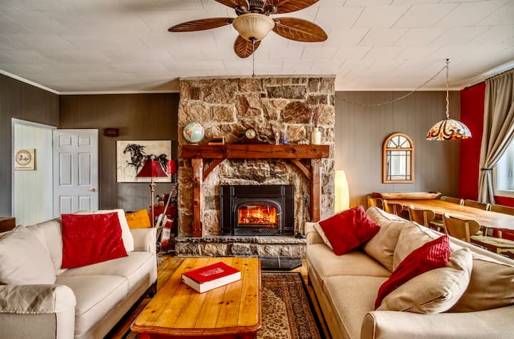 Vintage School House ~Hiking, Family, Pet Friendly - Thornbury